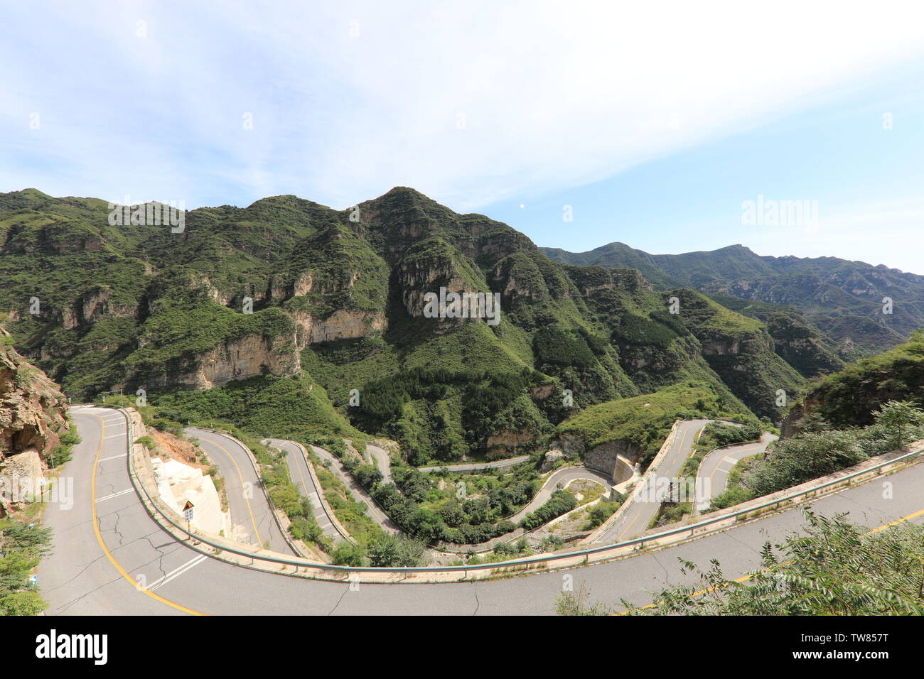 Turns and bends in roads hi-res stock photography and images - Alamy