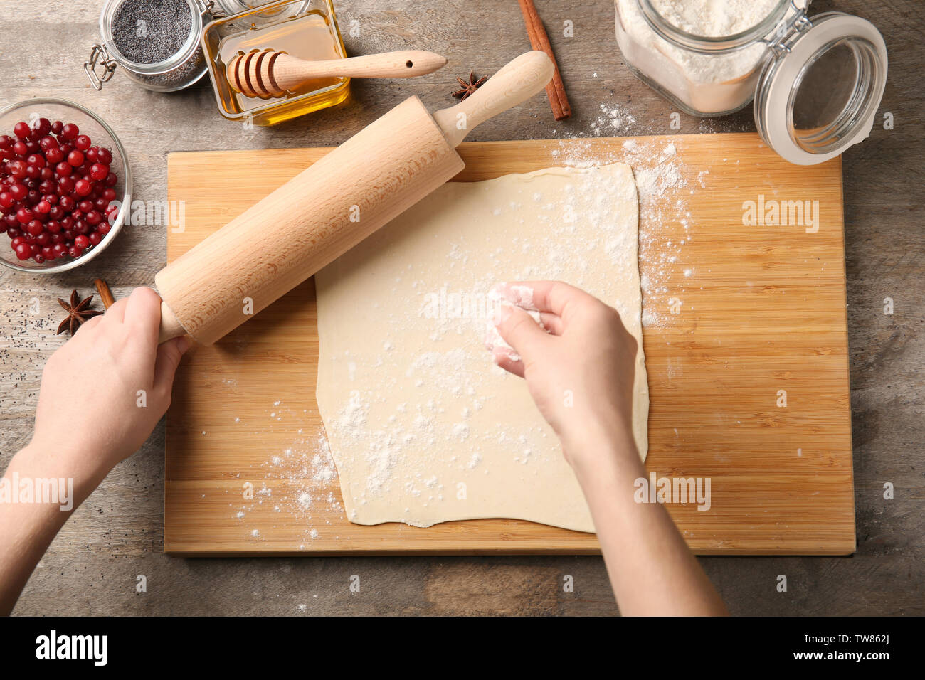 Scattering flour hi-res stock photography and images - Alamy
