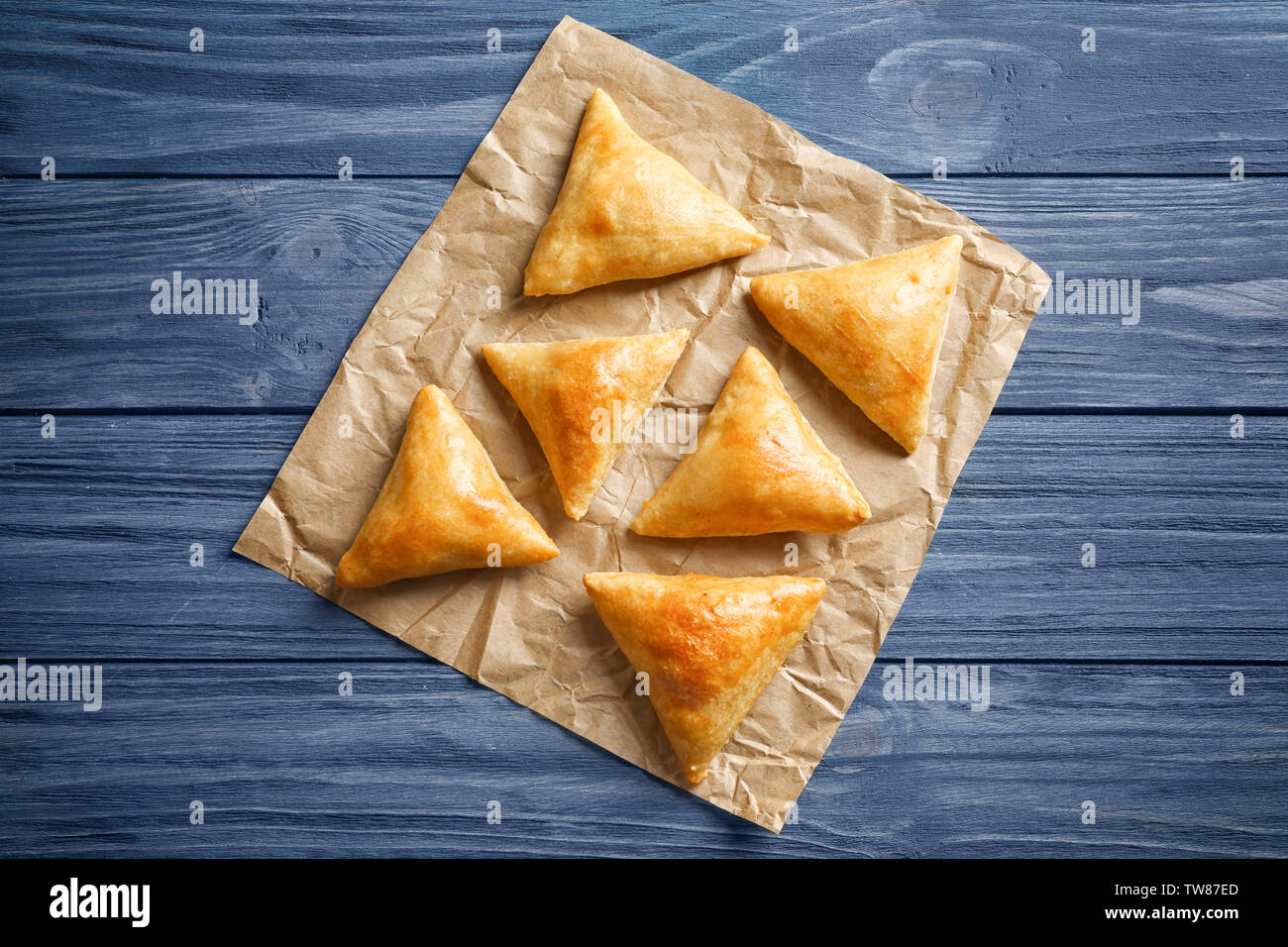 Samosas hi-res stock photography and images - Alamy
