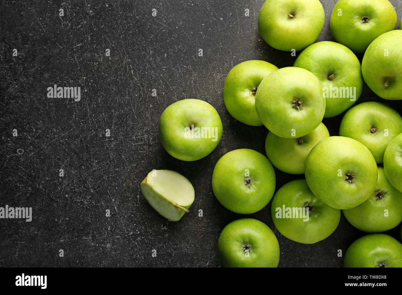 Fresh green apples on dark background Stock Photo - Alamy