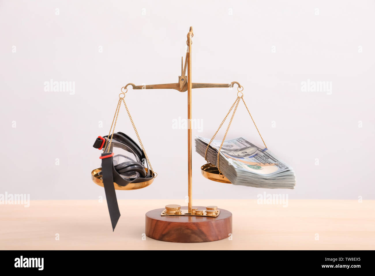Justice scales banknotes hi-res stock photography and images - Alamy