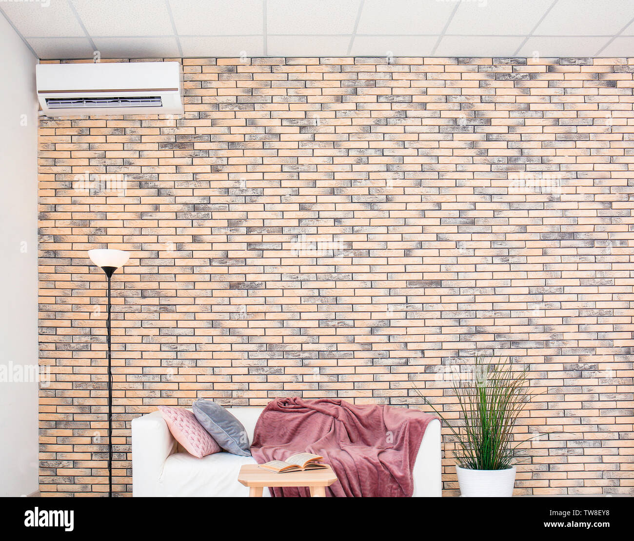Room with air conditioner hi-res stock photography and images - Alamy