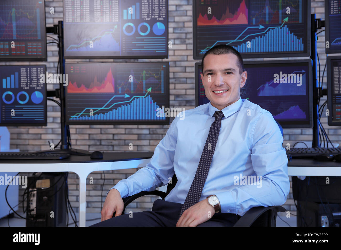 Stockbroker office hi-res stock photography and images - Alamy