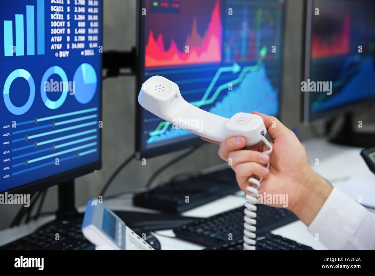 Telephone trader hi-res stock photography and images - Alamy