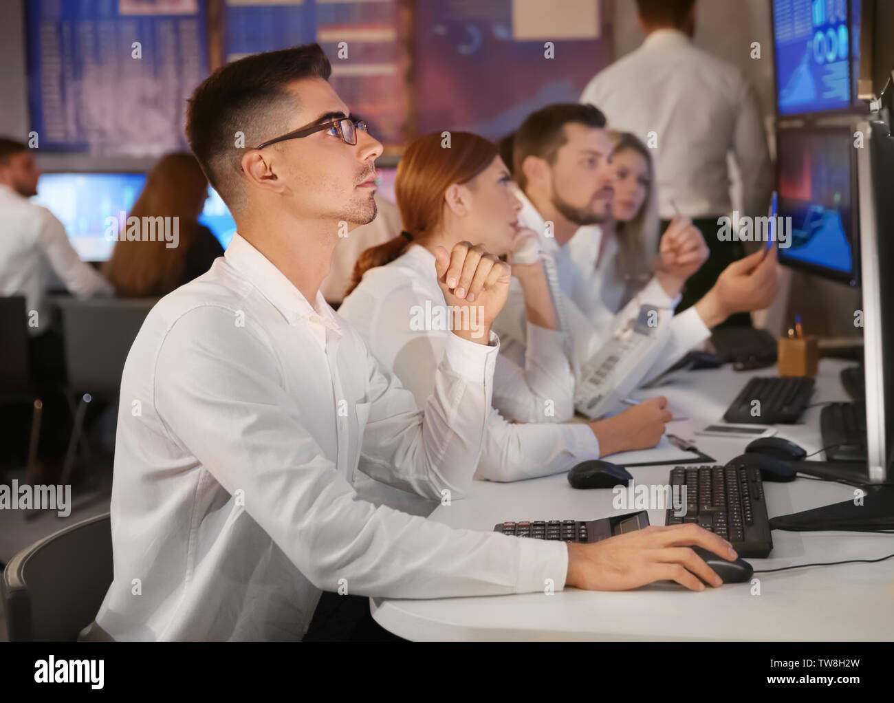 Stock traders at work hi-res stock photography and images - Alamy