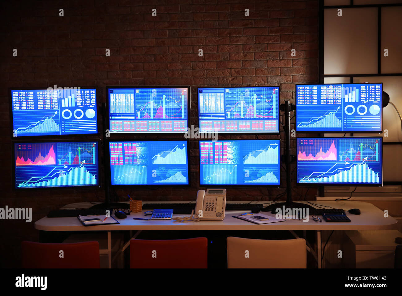 Modern trading screens hi-res stock photography and images - Alamy