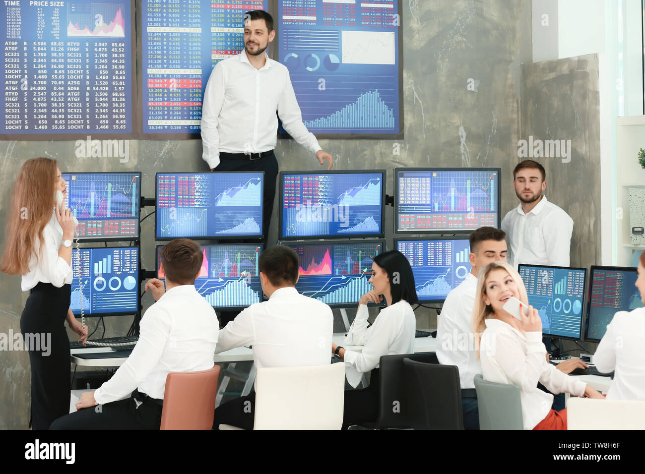 Team of traders hi-res stock photography and images - Alamy