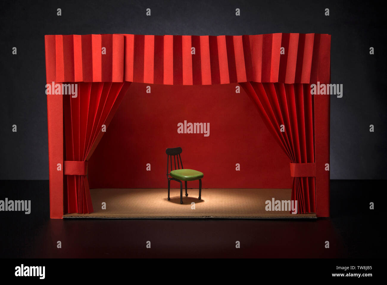Stage center spotlight hi-res stock photography and images - Alamy