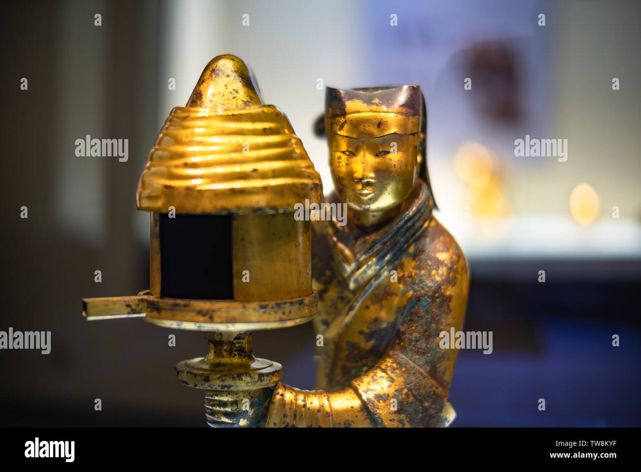 Han tomb objects hi-res stock photography and images - Alamy