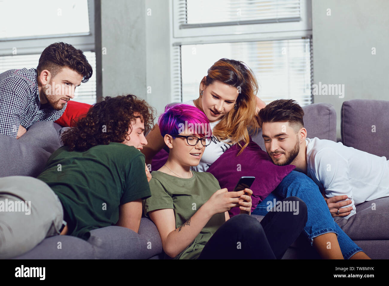 Students friends talking hi-res stock photography and images - Alamy