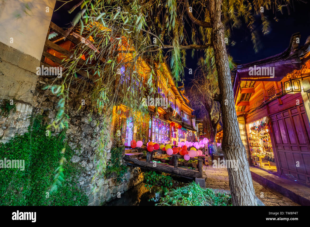 Night view of Dayan ancient town, Lijiang, Yunnan Stock Photo - Alamy