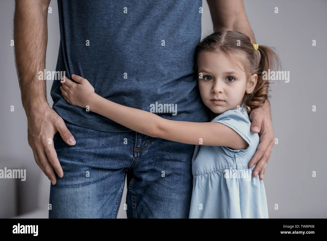 Sad father comfort sad daughter hi-res stock photography and images - Alamy