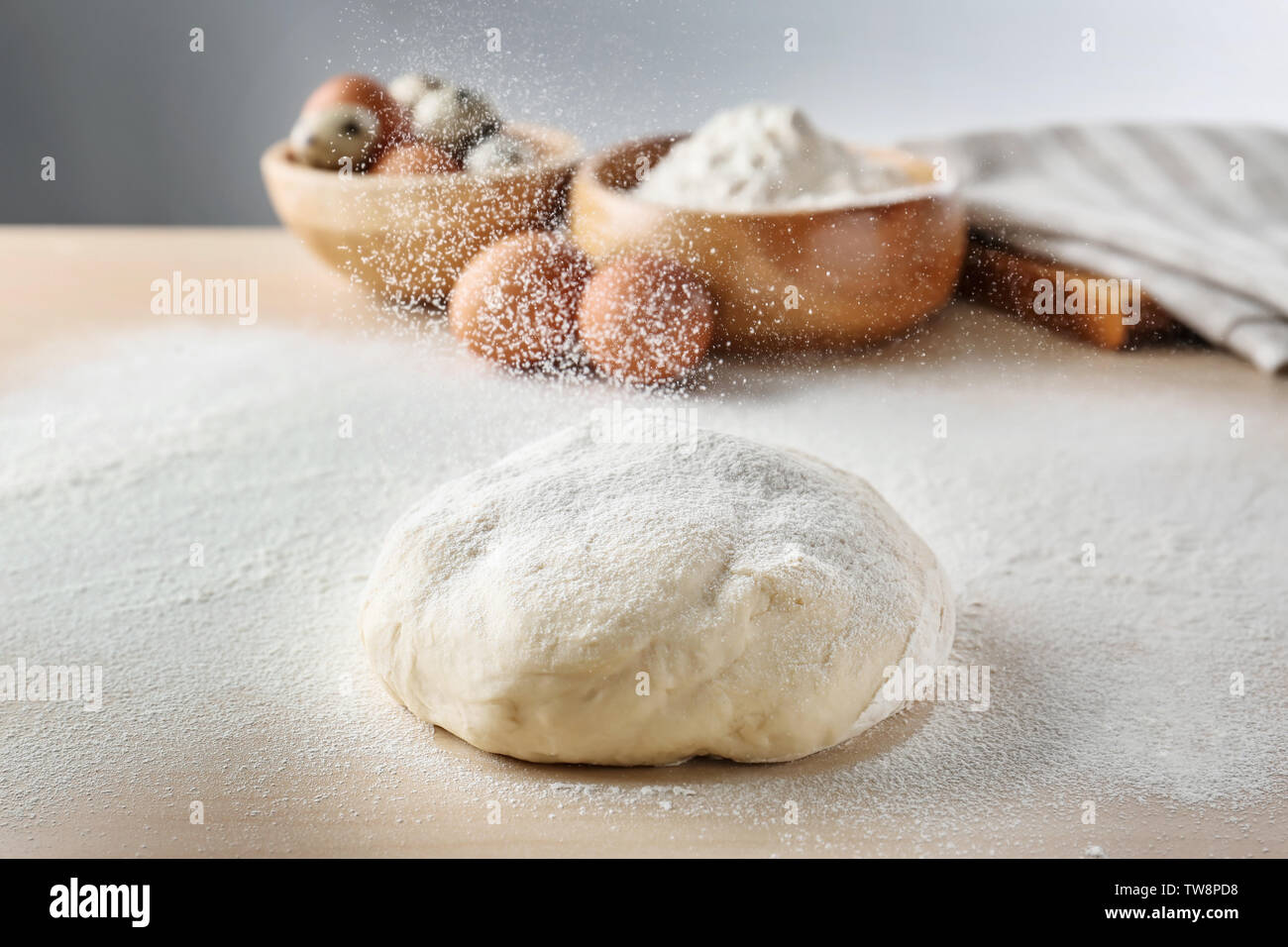 Scattering flour hi-res stock photography and images - Alamy