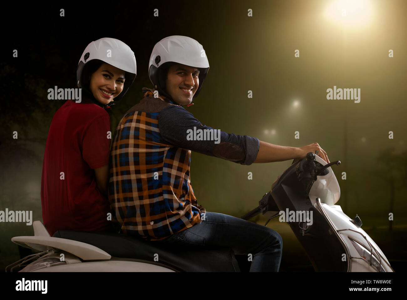 India young women transport night hi-res stock photography and images ...