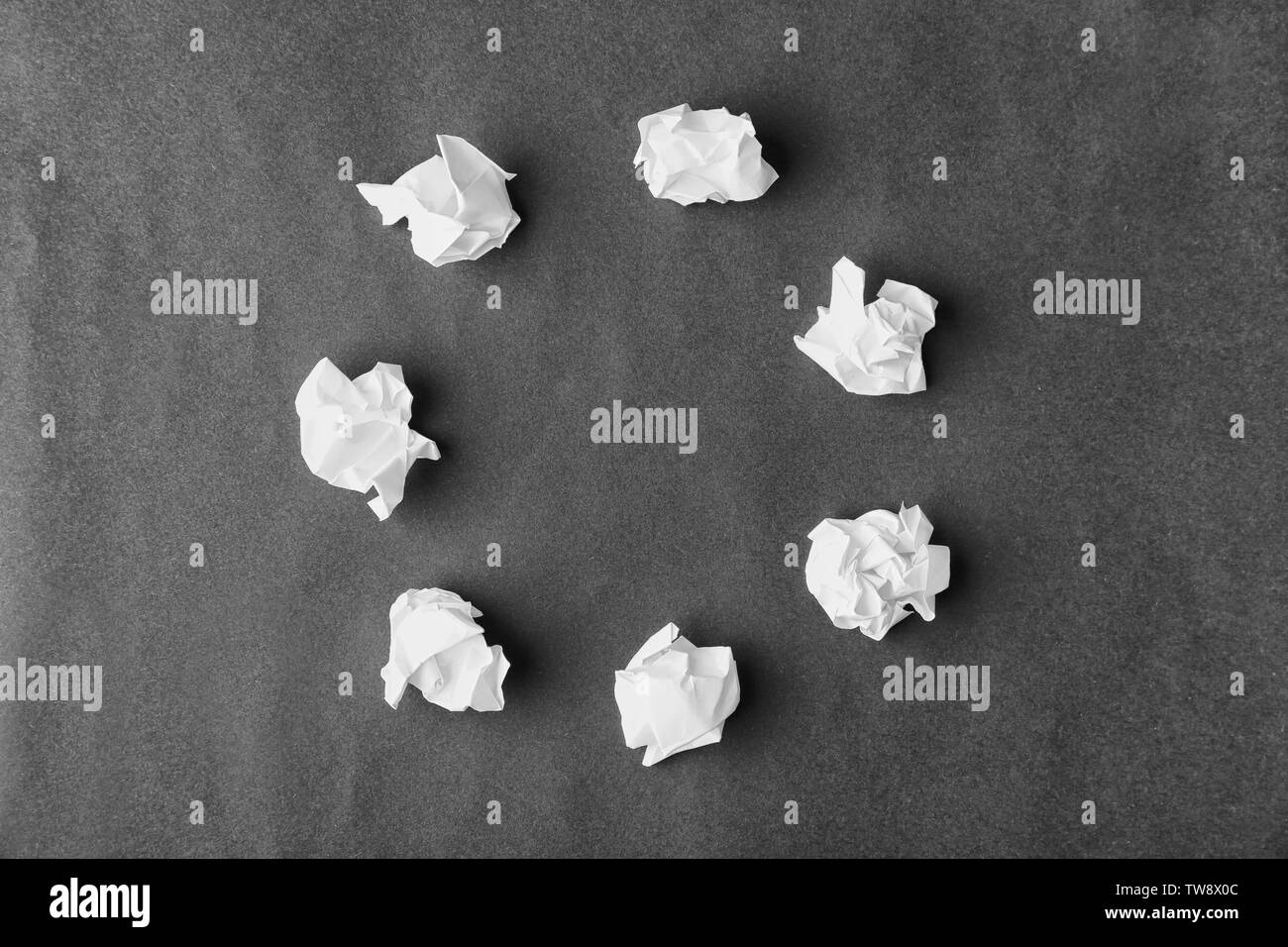Circle of crumpled paper balls on dark background. Unity concept Stock ...