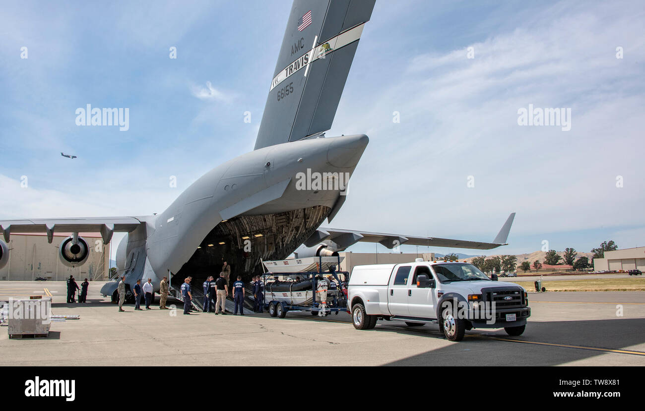 Members of California Urban Search and Rescue Task Force 7 and the 60th ...