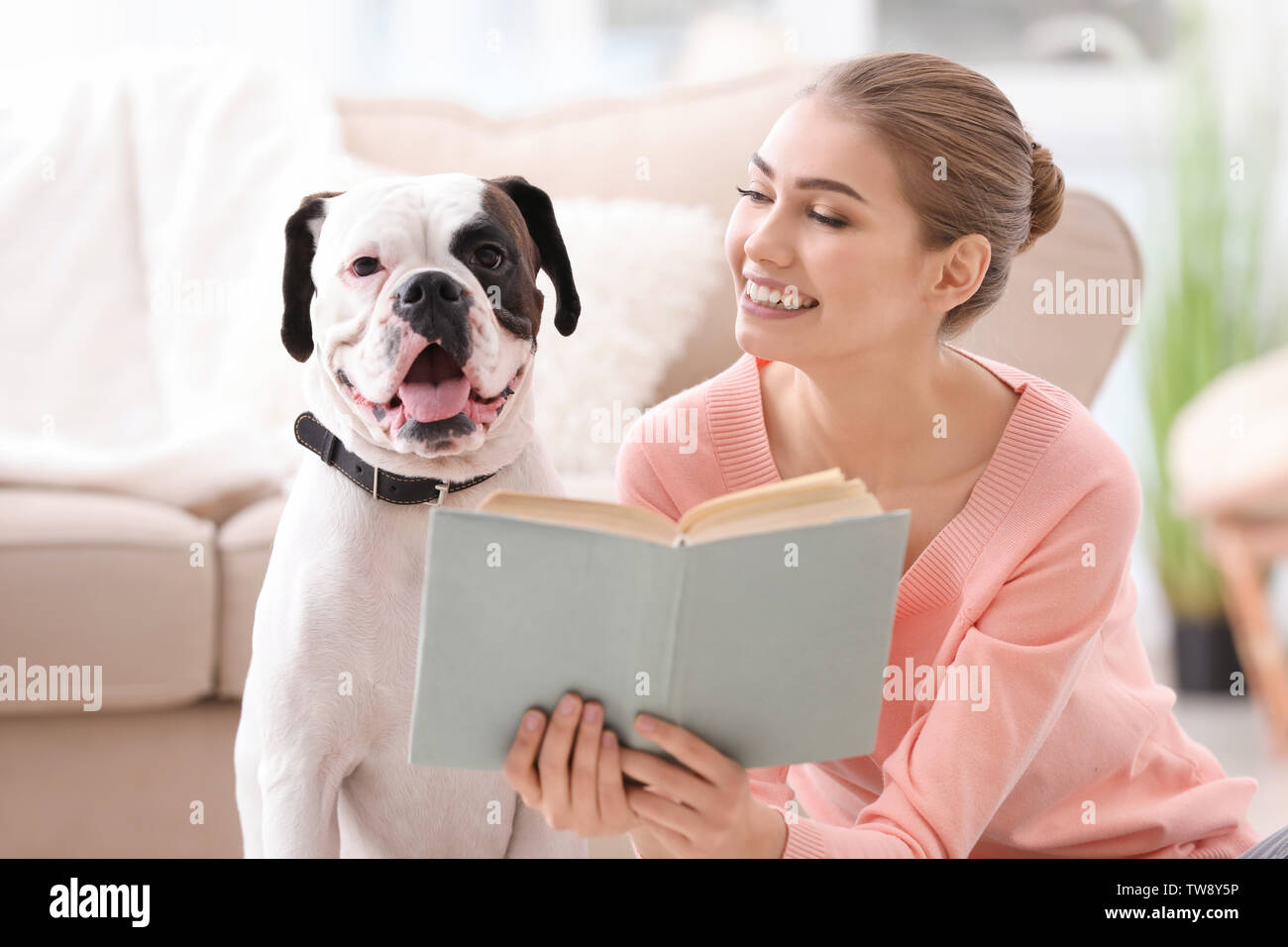 Young caucasian woman dog reading hi-res stock photography and images ...