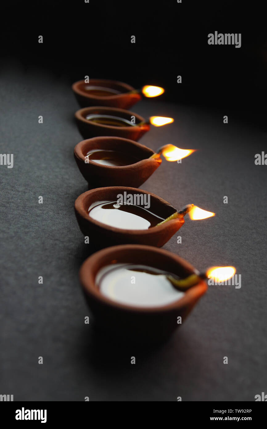 Row diyas diwali festival hi-res stock photography and images - Alamy