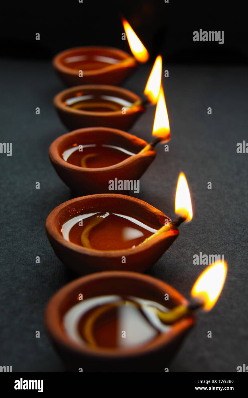 Row diyas diwali festival hi-res stock photography and images - Alamy