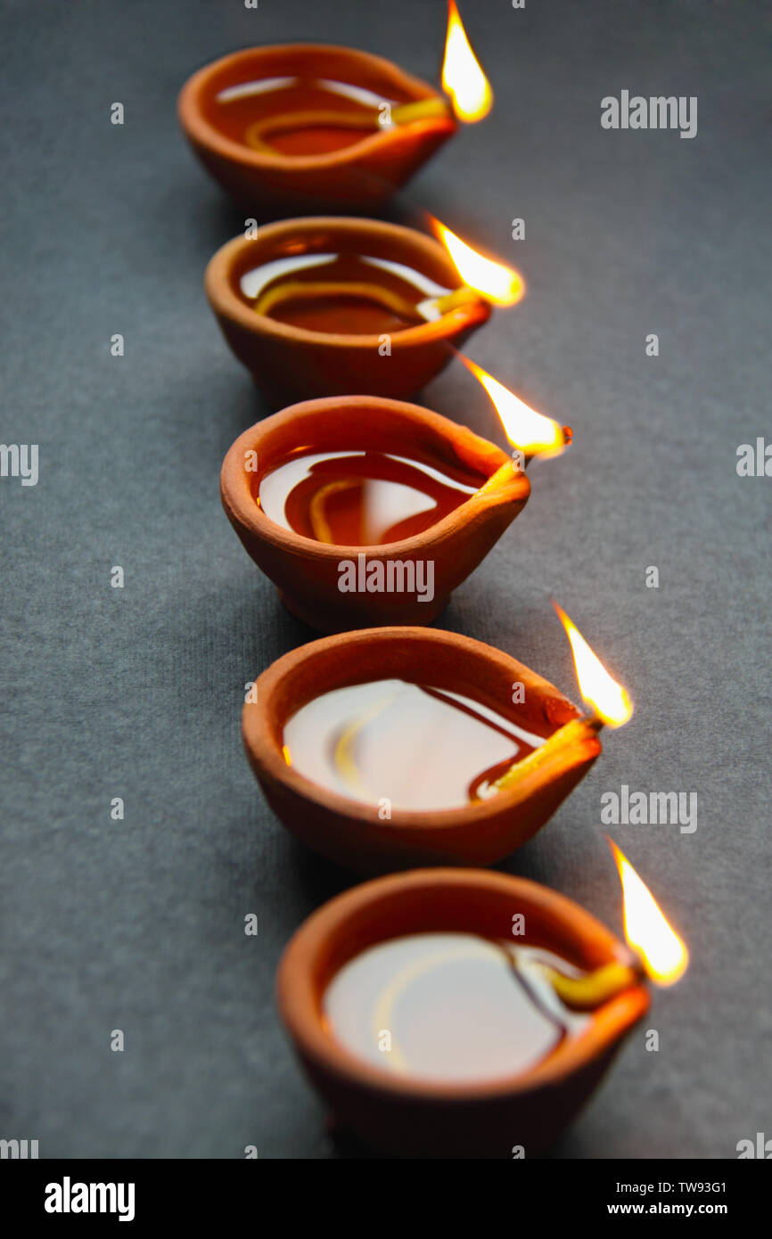 Row diyas diwali festival hi-res stock photography and images - Alamy