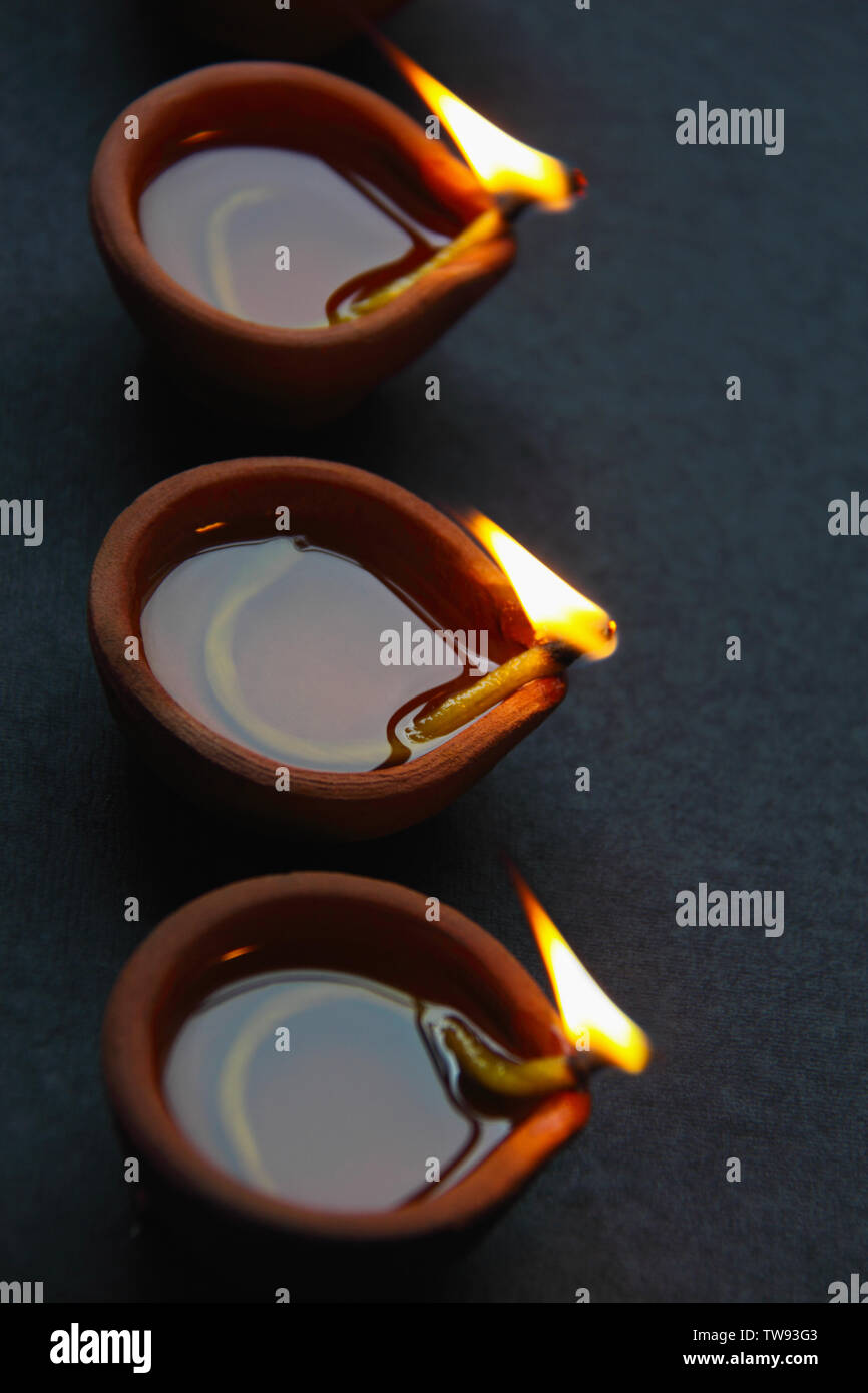 Row diyas diwali festival hi-res stock photography and images - Alamy