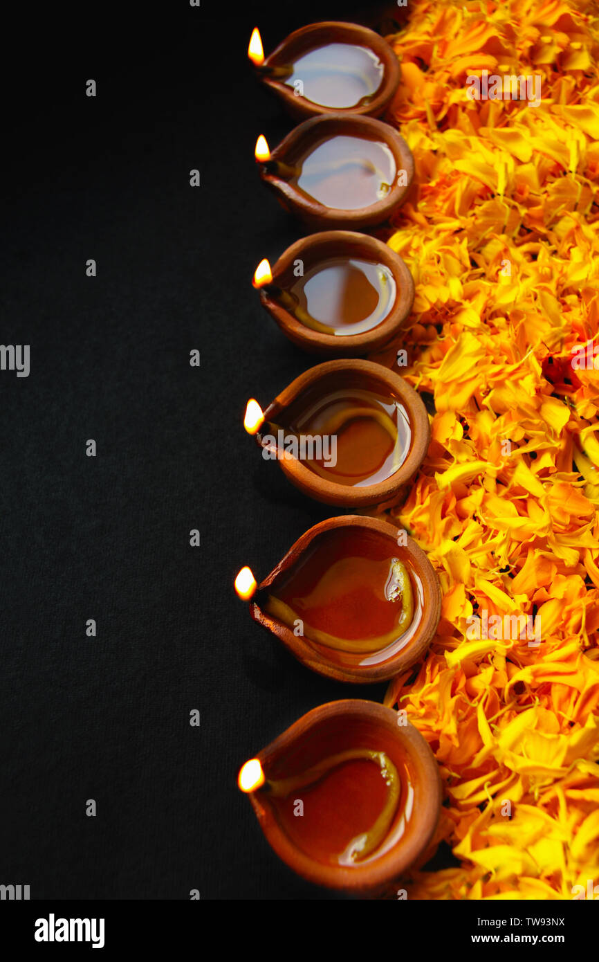 Row diyas diwali festival hi-res stock photography and images - Alamy