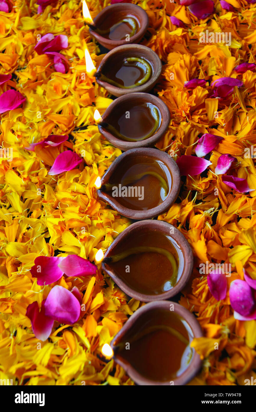 Row diyas diwali festival hi-res stock photography and images - Alamy