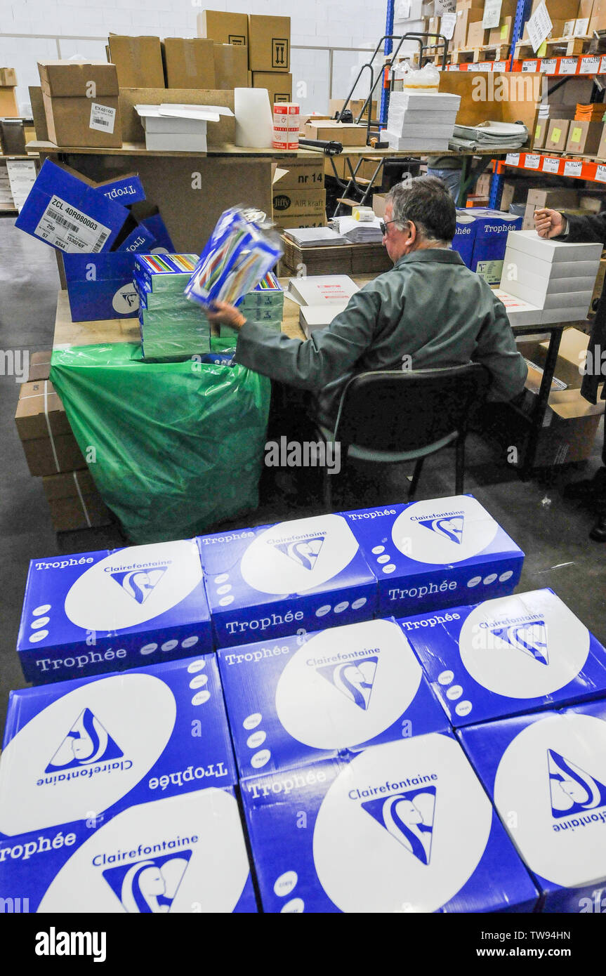 Gcat hi-res stock photography and images - Alamy