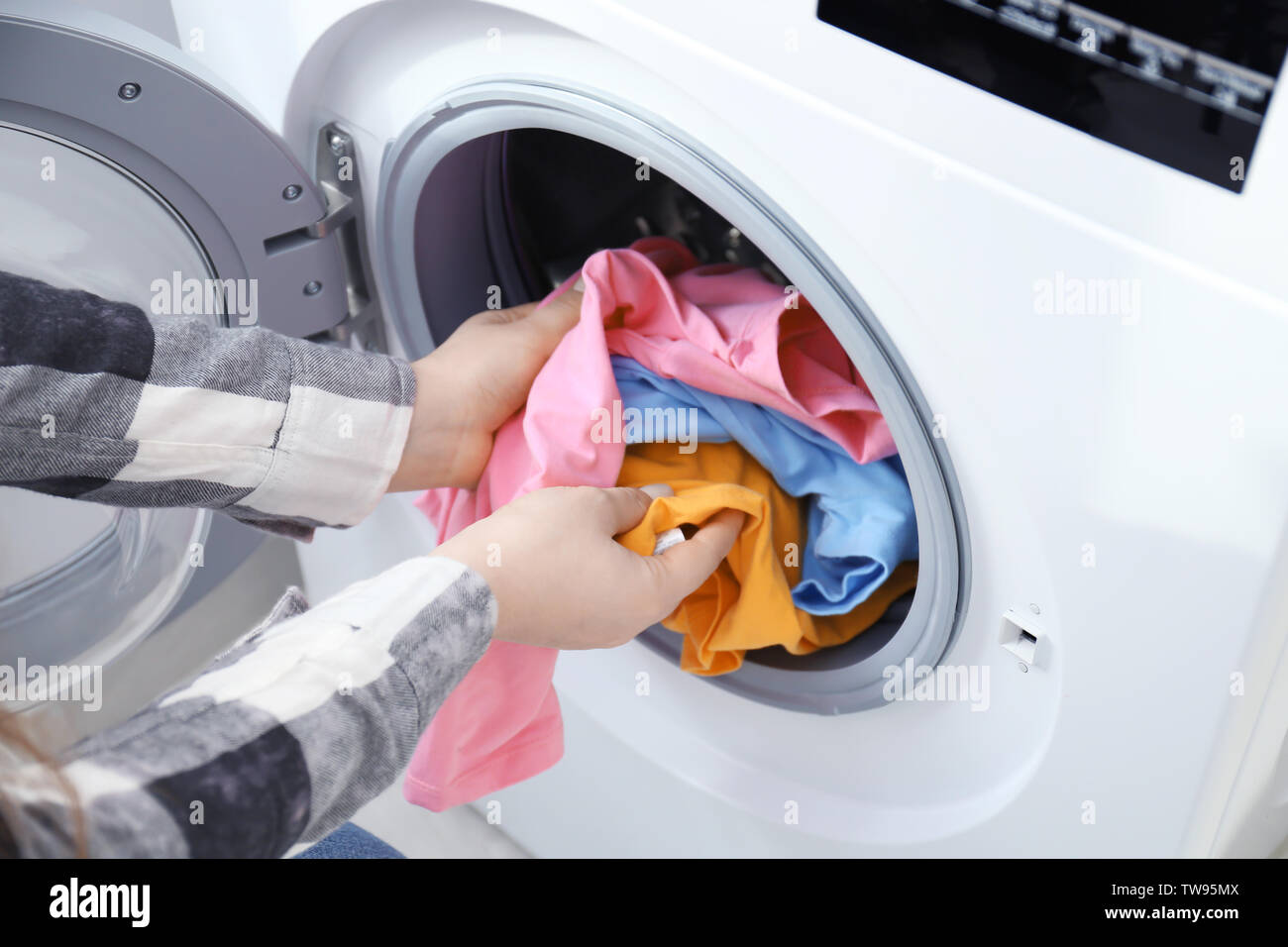 Industrial cotton cleaning machine hi-res stock photography and images ...