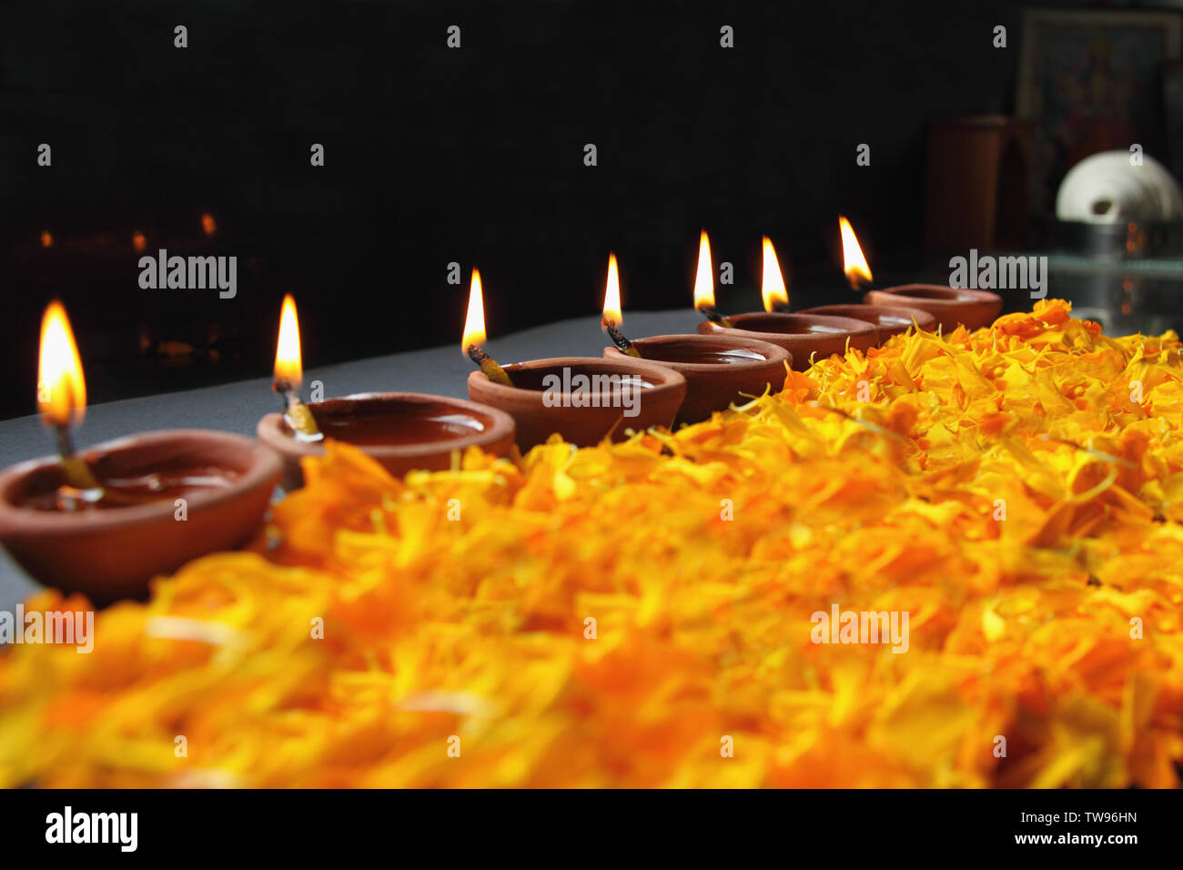 Row diyas diwali festival hi-res stock photography and images - Alamy
