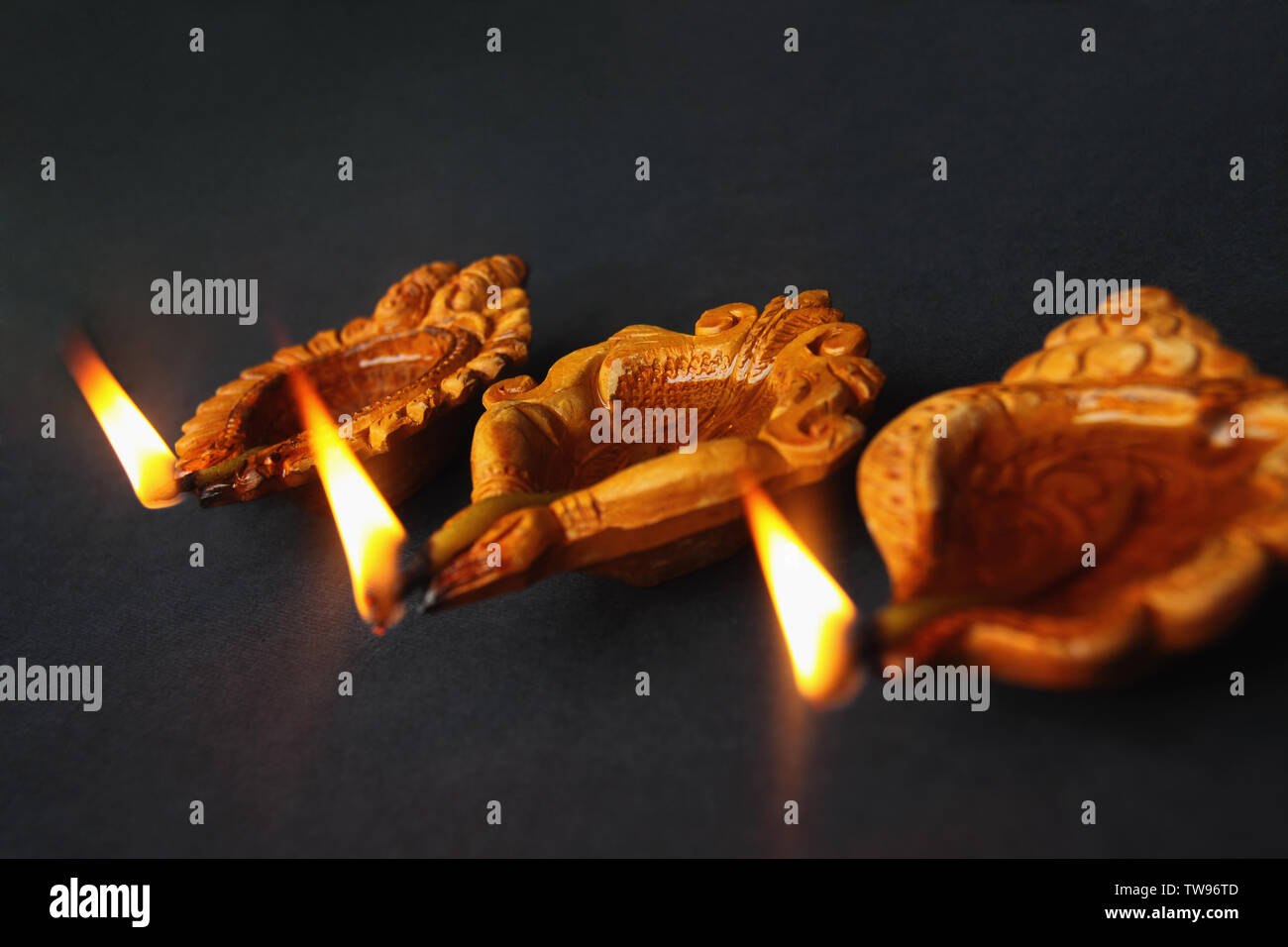 Row diyas diwali festival hi-res stock photography and images - Alamy
