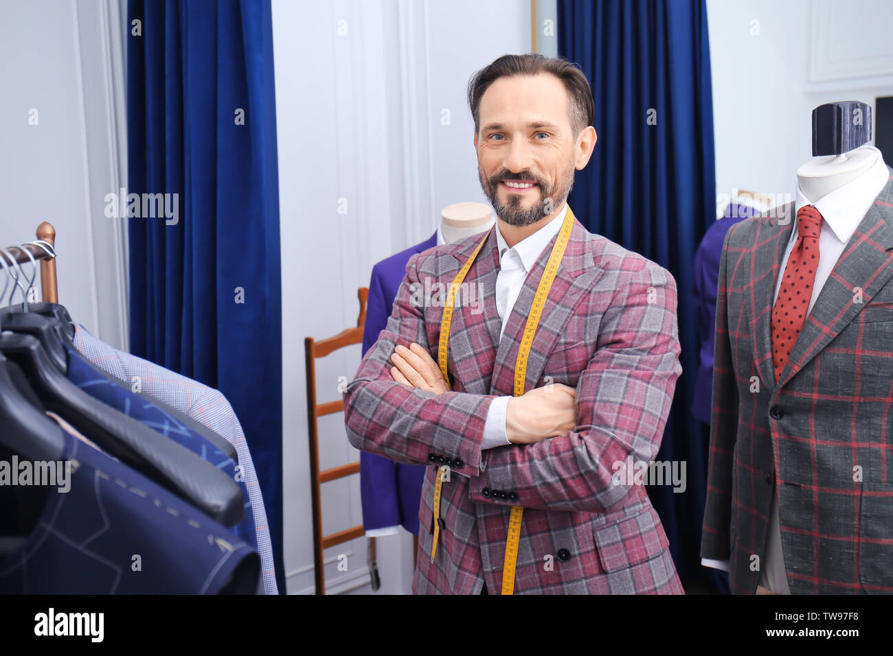 Portrait tailor tailoring man shop hi-res stock photography and images ...