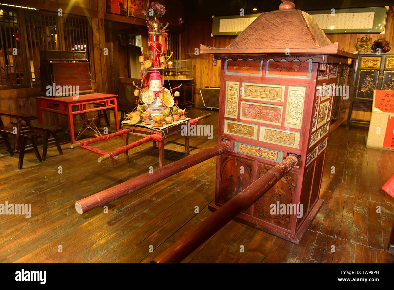 Traditional wedding custom of palanquin dowry Stock Photo - Alamy