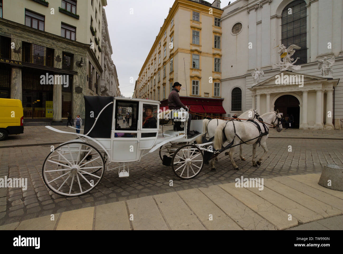 Horse-drawn carriage in Vienna, Austria Stock Photo - Alamy