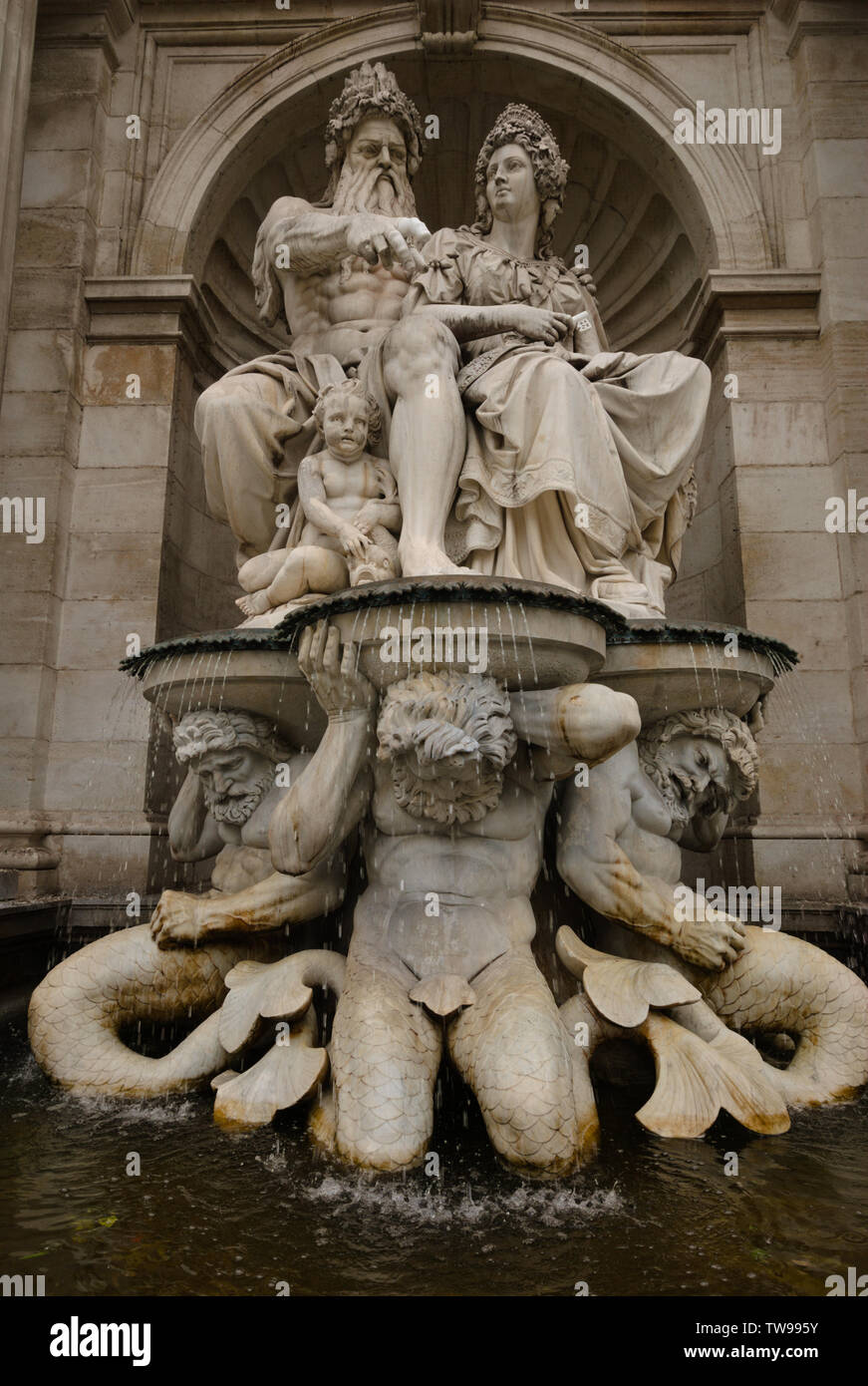 Classical greek marble sculptures hi-res stock photography and images ...