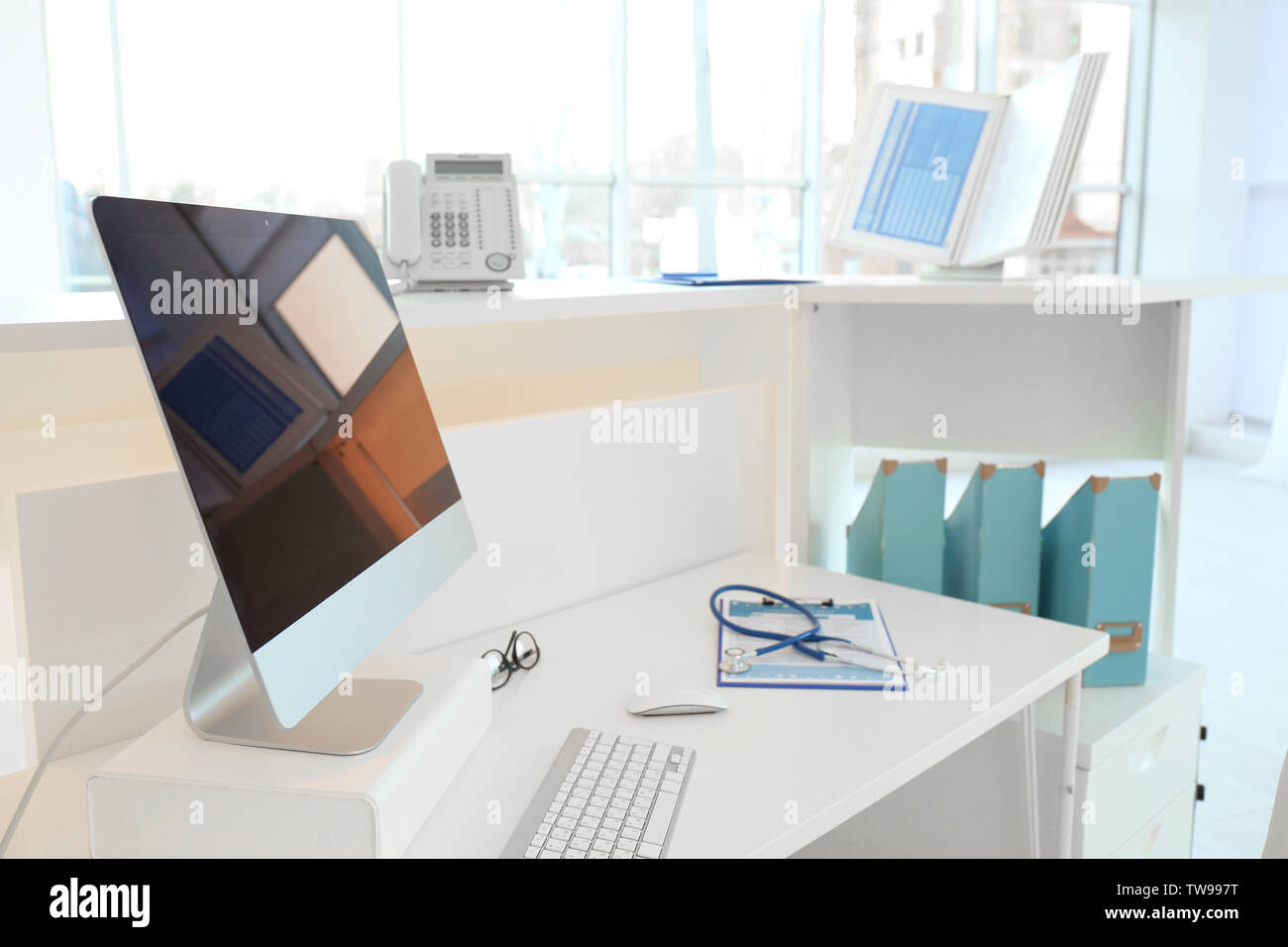 Computer on reception desk in modern hospital Stock Photo - Alamy