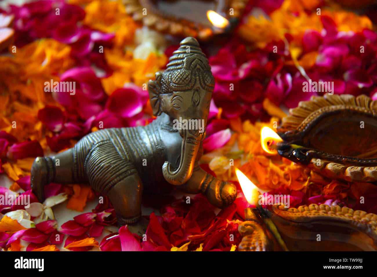 Statue of Lord Ganesha with diwali diyas Stock Photo - Alamy