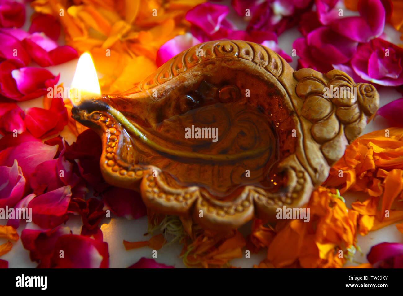 Close up of a burning diwali diya Stock Photo - Alamy