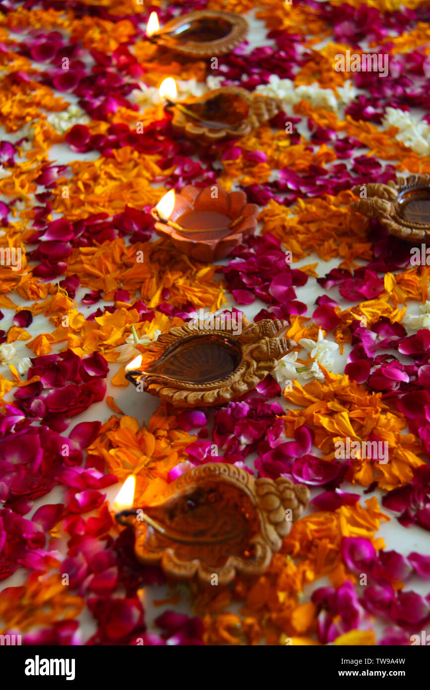 Row diyas diwali festival hi-res stock photography and images - Alamy
