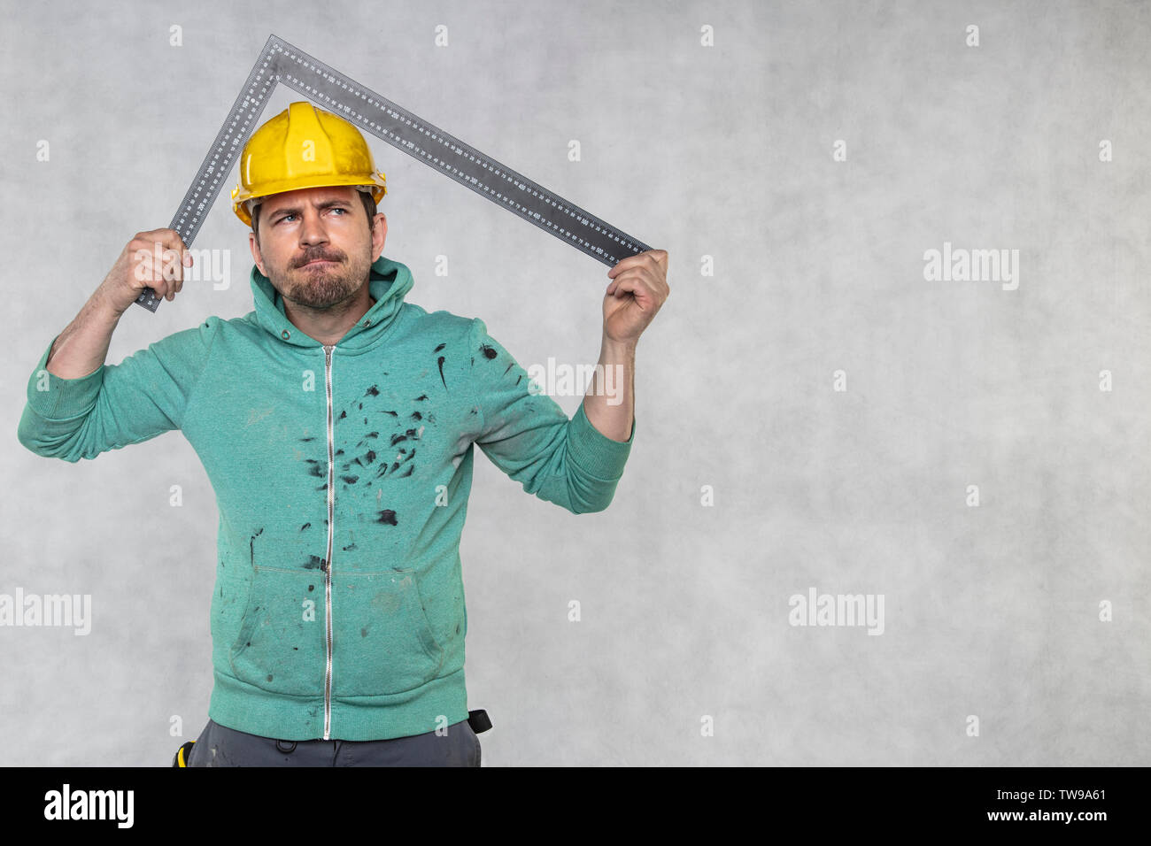 the construction worker is holding a angle in the hand, a guide to ...