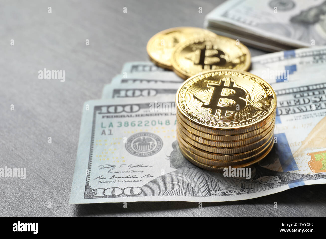 Dollar bills on table hi-res stock photography and images - Alamy