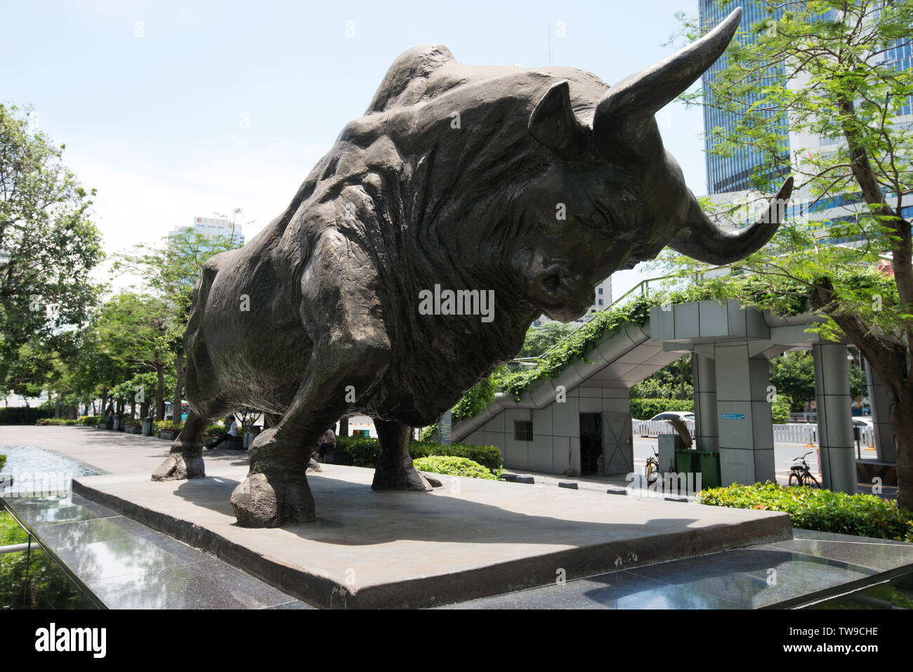 shenzhen stock market building and bull sculpture Stock Photo - Alamy