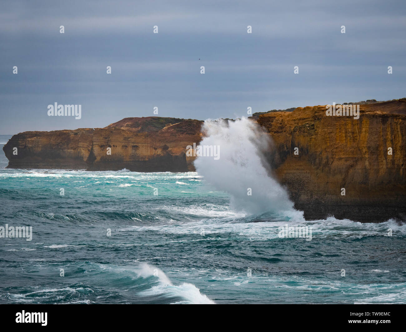 Powerful ocean wave hi-res stock photography and images - Alamy