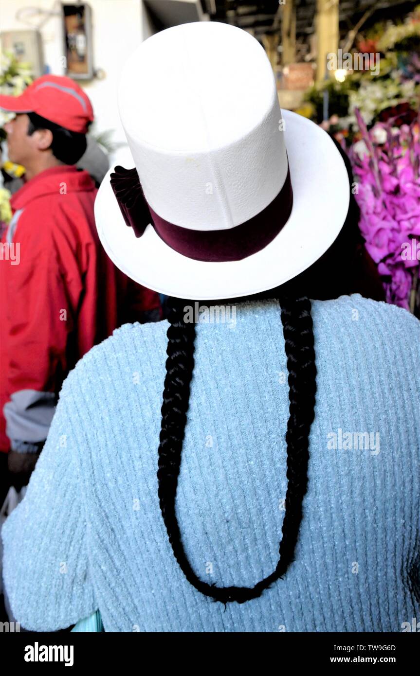A TYPICAL HAIRSTYLE OF PERUVIAN WOMAN Stock Photo - Alamy