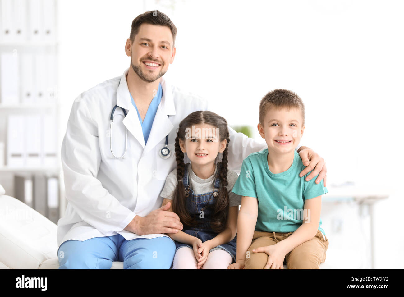 Children's doctor with little kids in hospital Stock Photo - Alamy