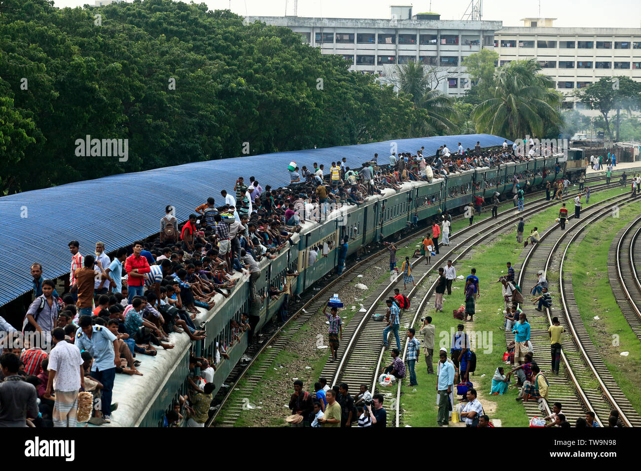 Bangladesh train station hi-res stock photography and images - Alamy