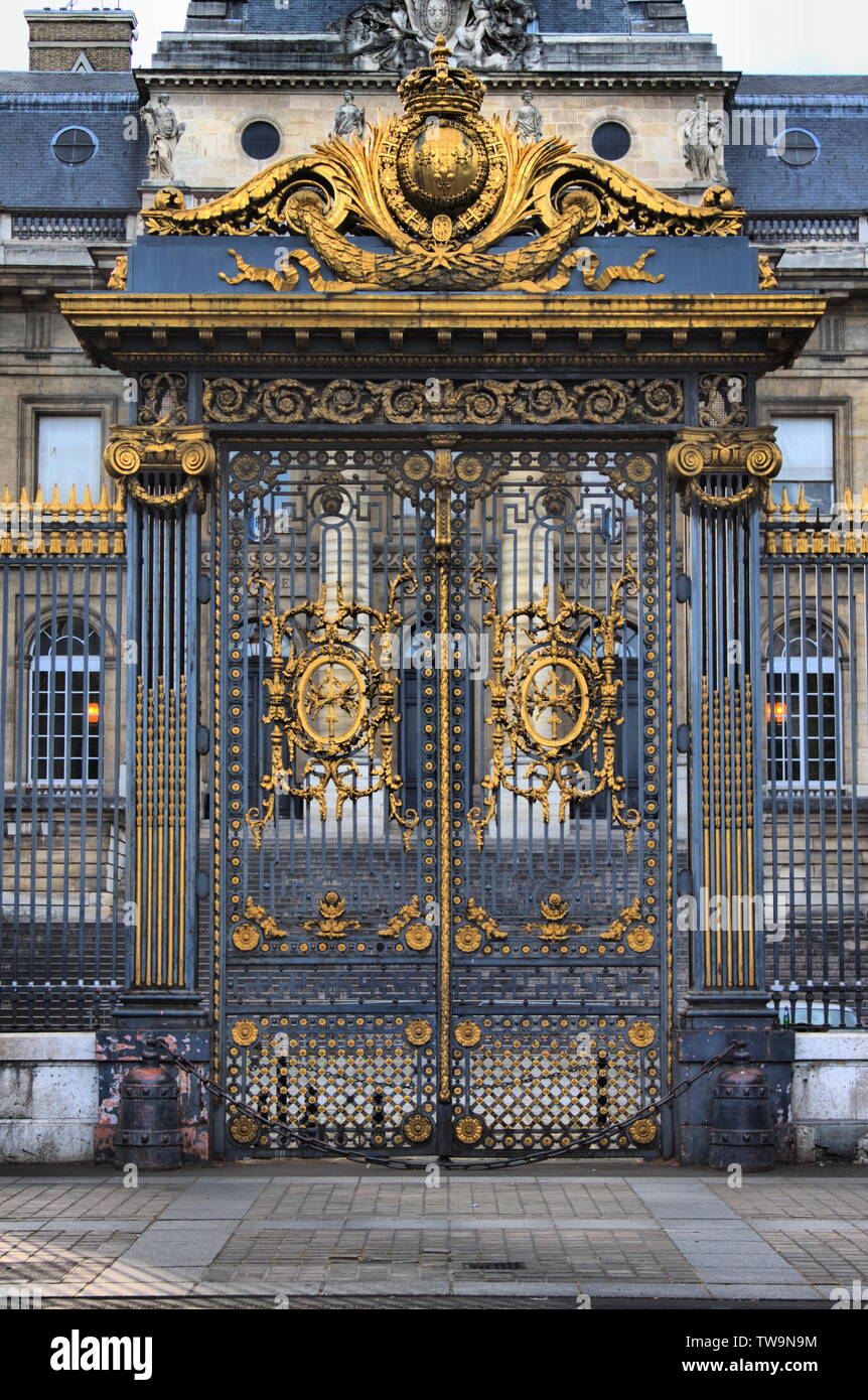 Golden gate of Palace of Justice in Paris, France Stock Photo - Alamy