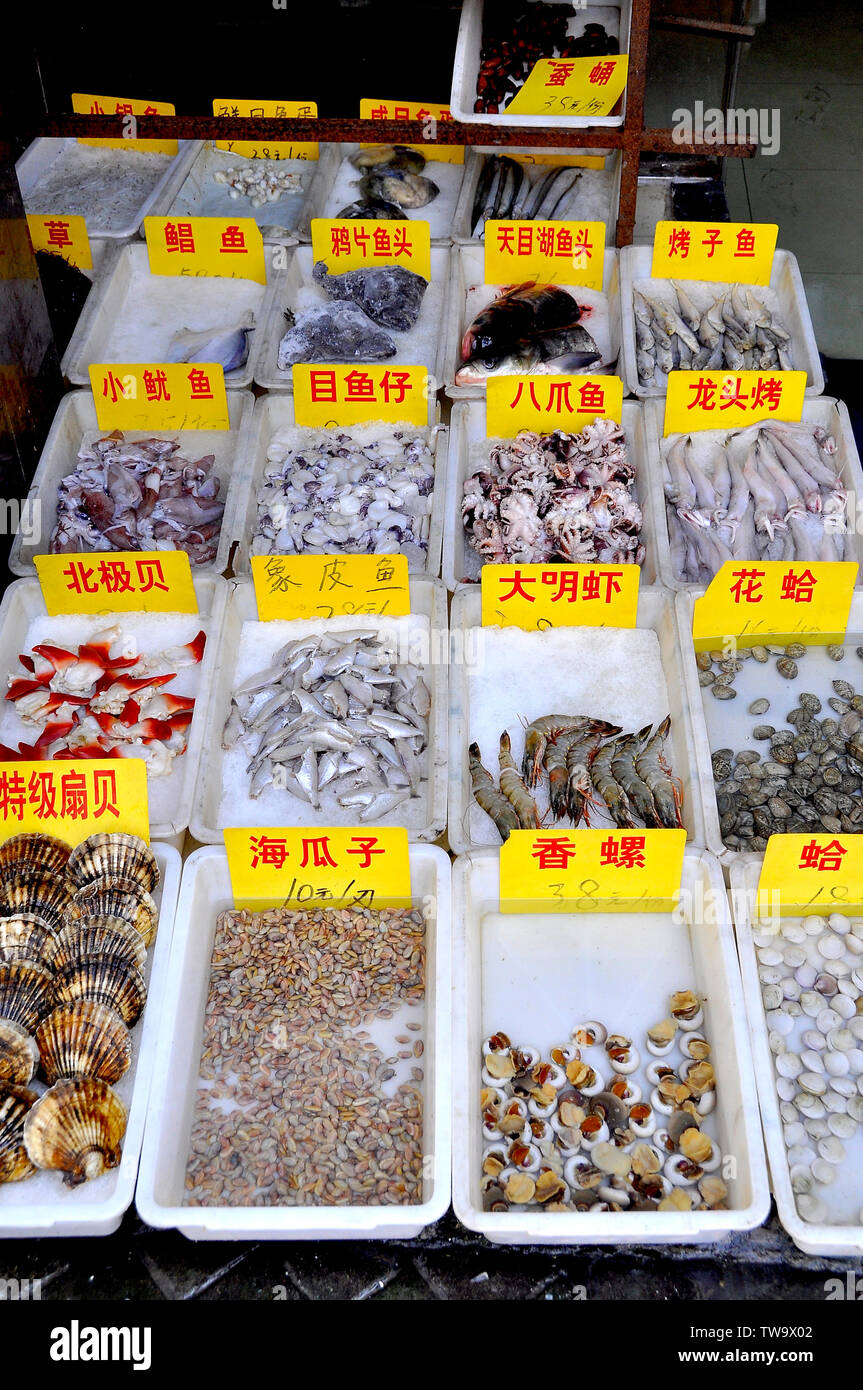 Shellfish stall hi-res stock photography and images - Alamy