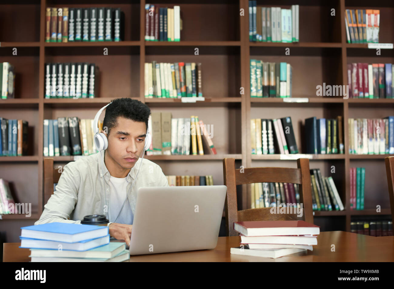 High school library student headphones hi-res stock photography and ...