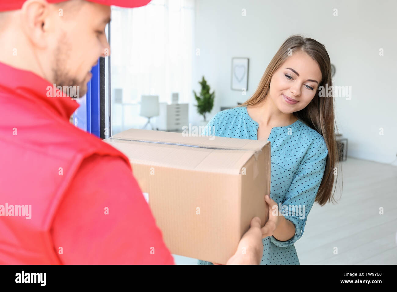 Woman receiving parcel hi-res stock photography and images - Alamy